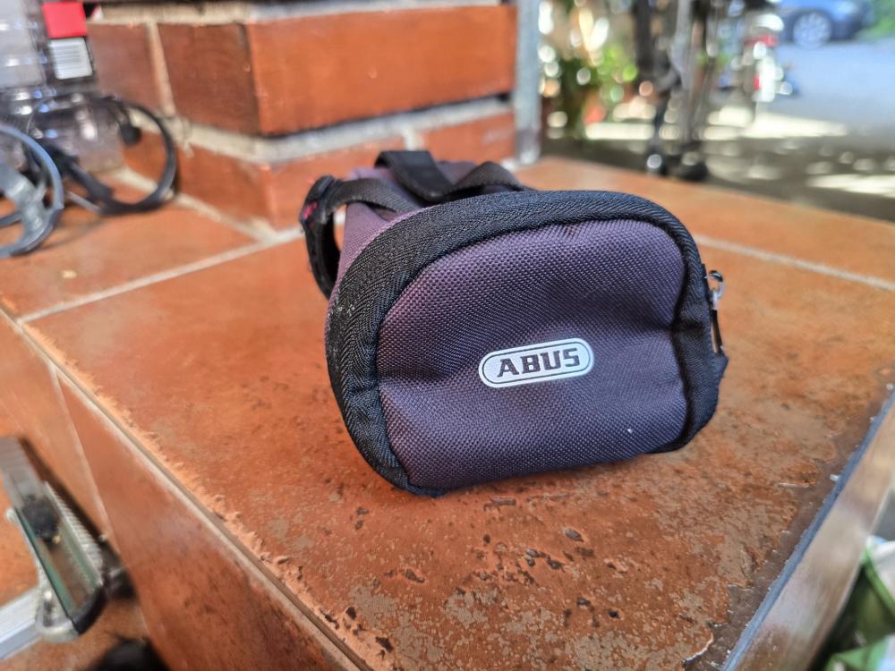 Abus ispod sica