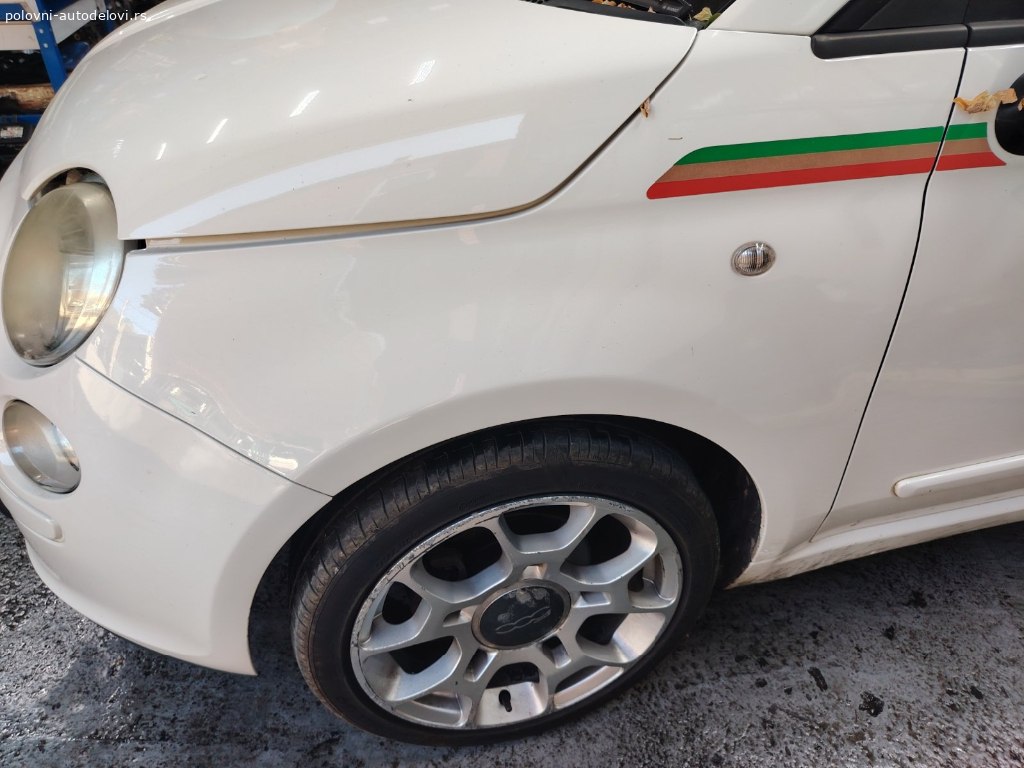 Fiat 500 levo krilo 268/a Originalni delovi  Moguca ugradnj