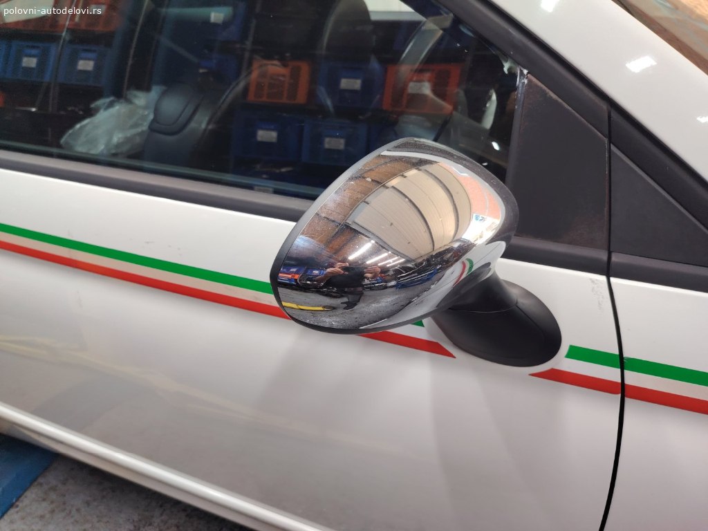 Fiat 500 desni retrovizor Originalni delovi Moguca ugradnja