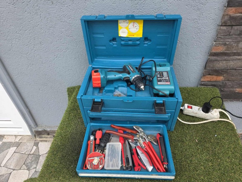 Makita aku bušilica 12V model 6270D sa kompletnim kofer