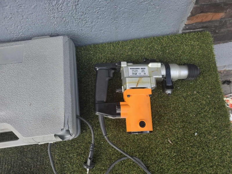 Hilti busilica kao nova sa cekicem kao novo