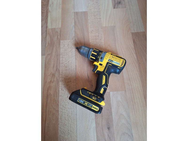 Dewalt DCD795 aku busilica sa cekicem -Brushless motor