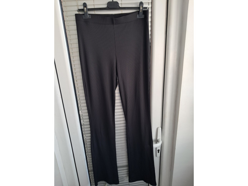 H&M rebraste crne pantalone vel M