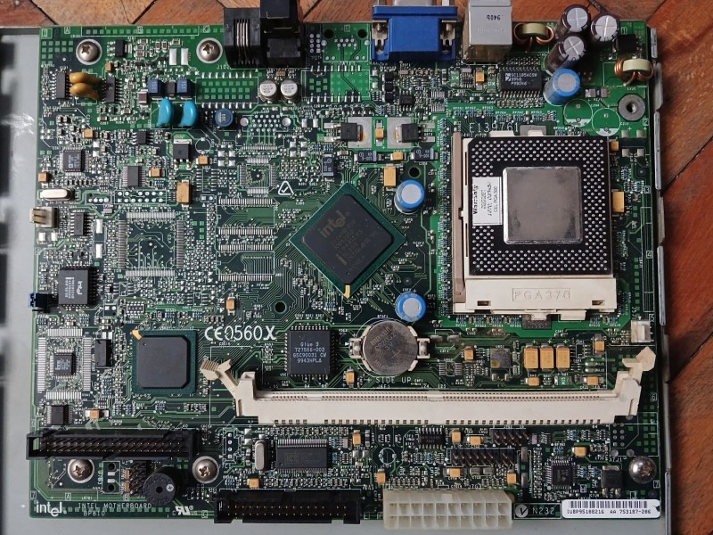Retro maticna ploca .PGA 370