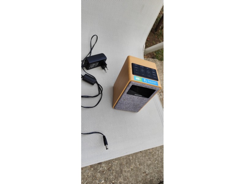 Philips DAB+ radio sat – moderan retro dizajn