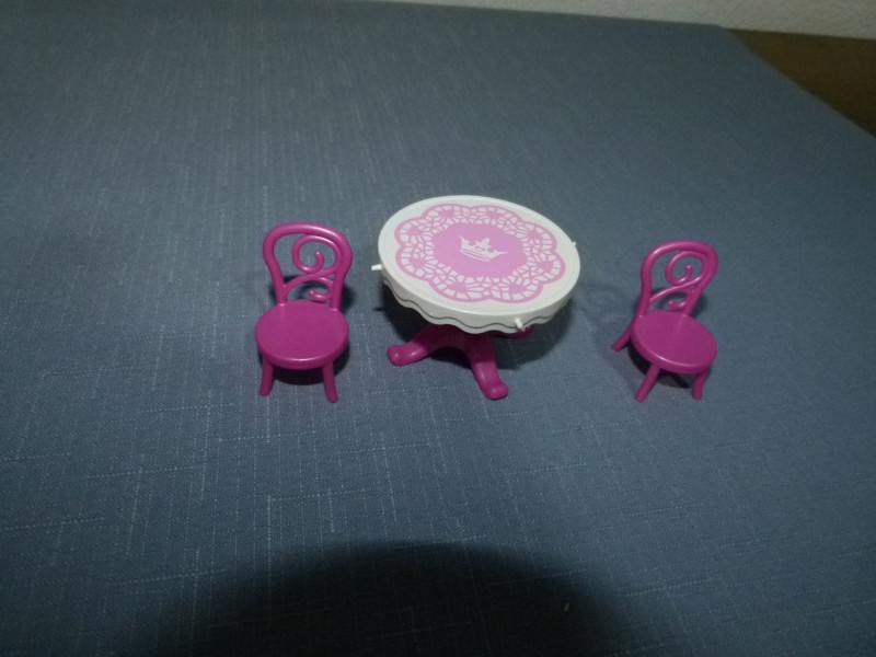 6. Playmobil sto i stolice