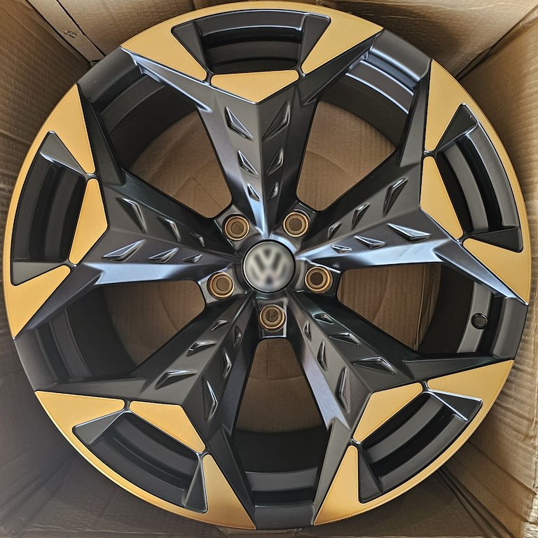 ALU FELNE
8.5J x19 ET38 5X112