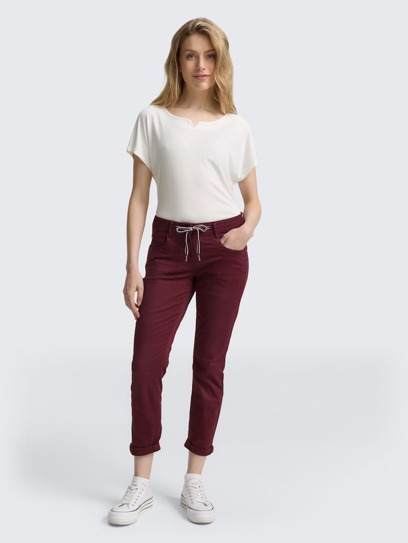 Pantalone opuštenog kroja sa nogavicama koje se sužavaju