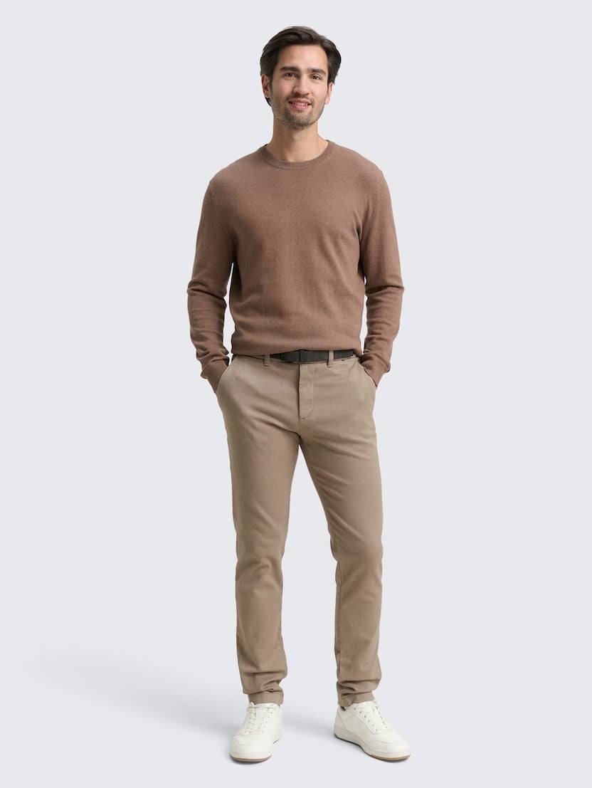 Uske čino pantalone