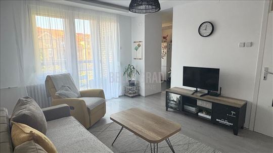 Renoviran, dvosoban, 60m2, centar Borče