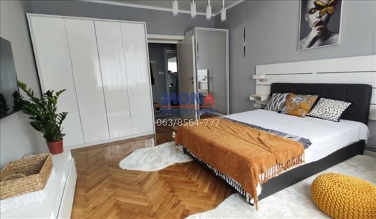Bajlonijeva pijaca, 45m2, lux salonac, namešten