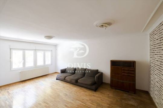 Trosoban stan, Profesorska kolonija, salonski,75m2