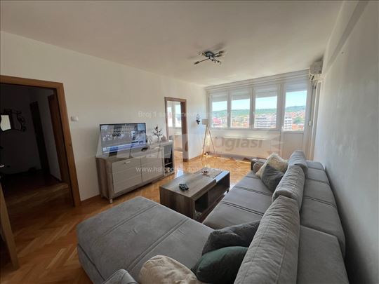 Izdajem dvosoban stan od 60 m2 u centru Kragujevca