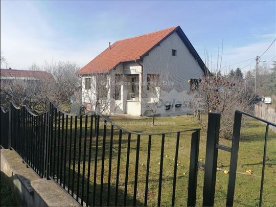 Izdajem stan u kuci na Avali kod motela 1000 ruza