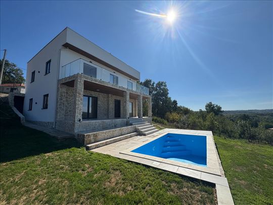 Mala Ivanča 242 m2 na 5,77 ari