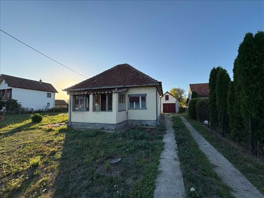 Top, Obrenovac, Valjevski put, 79m2,12, 5ar.
