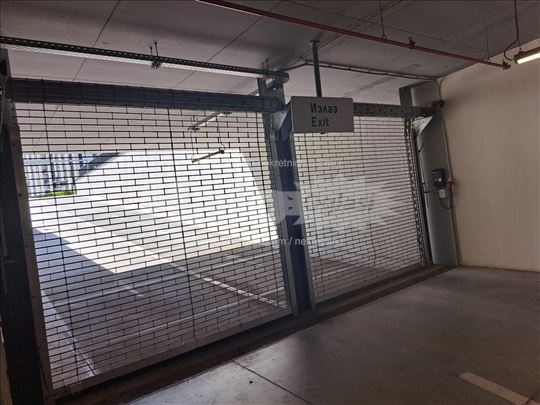Garaza BW Metropolitan,blizu Ekonomskog fakulteta