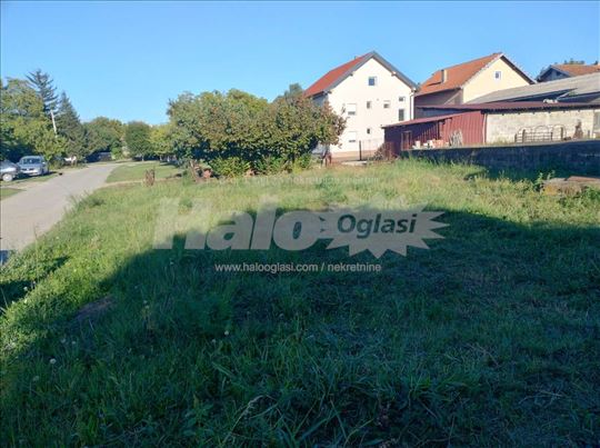 Prodajem plac u Jakovu