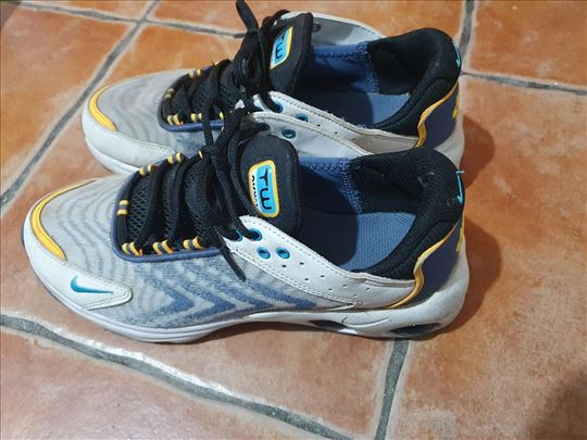 Patike Nike Air, super stanje, poklon cena