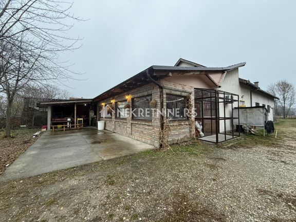 Broker - Bivši restoran sa halom!