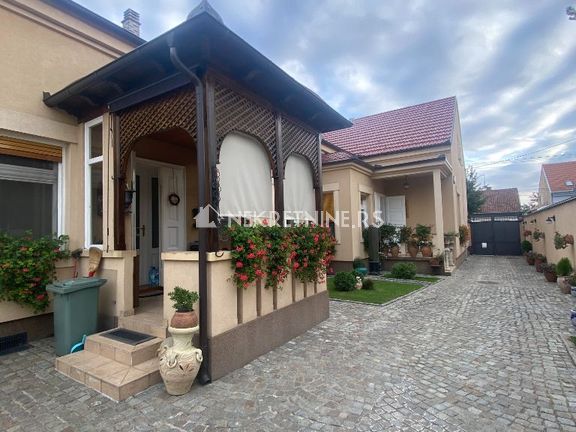 Porodicna kuca u Rumi sa 2 jedinice