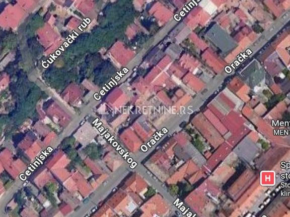 Povoljna nekretnina za kompletno renoviranje u centru Zemuna