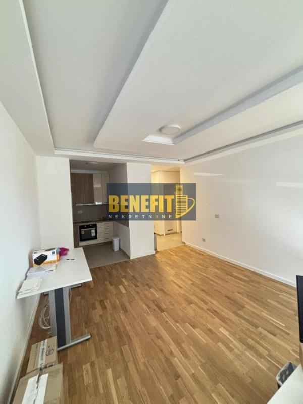 Trosoban stan za izdavanje, 89m2, 900€