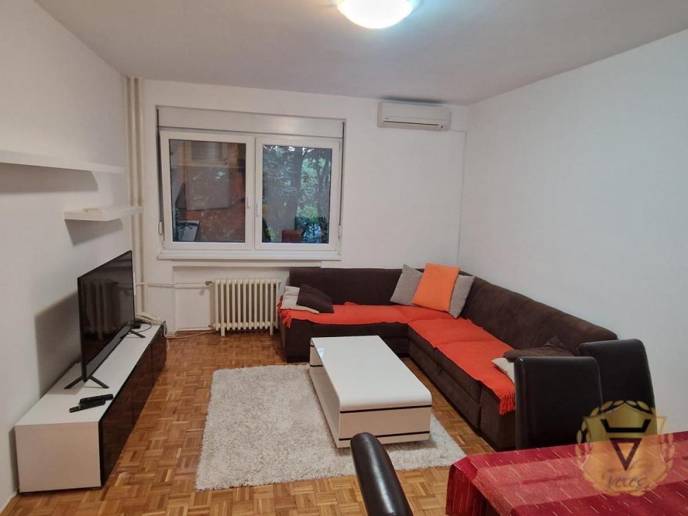 Trosoban stan za izdavanje, 61m2, 700€