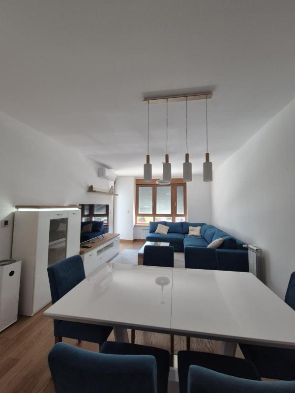 Trosoban stan za izdavanje, 88m2, 1.400€
