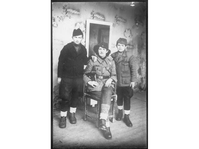WWII PARTIZANI lot 32 fotografije