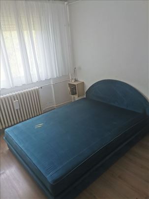 Poklanjam drveni bračni krevet dimenzija 160 * 200