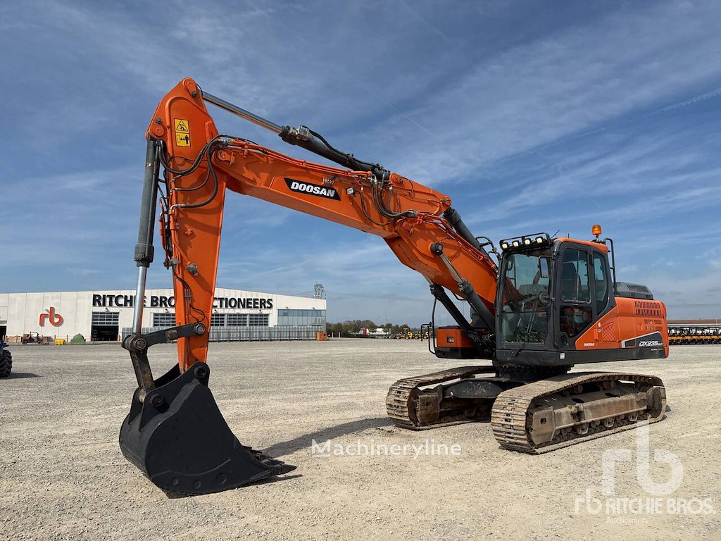 Prodaje se Doosan DX235NLC-5 bager guseničar na aukciji