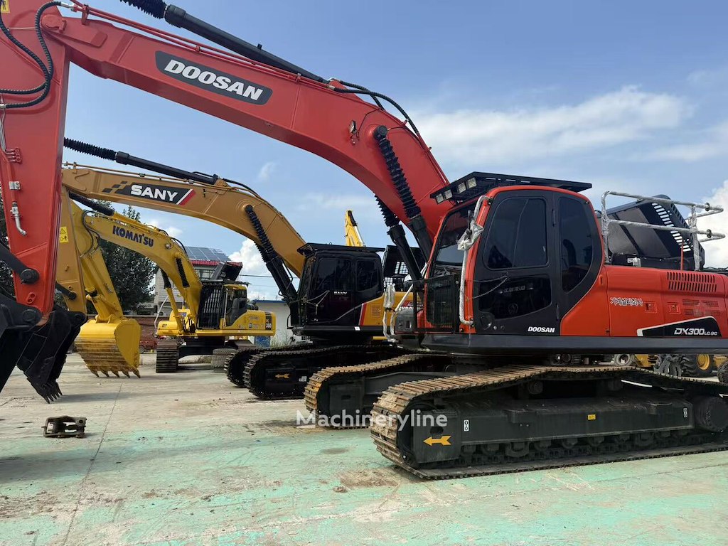 Doosan DX300 bager guseničar