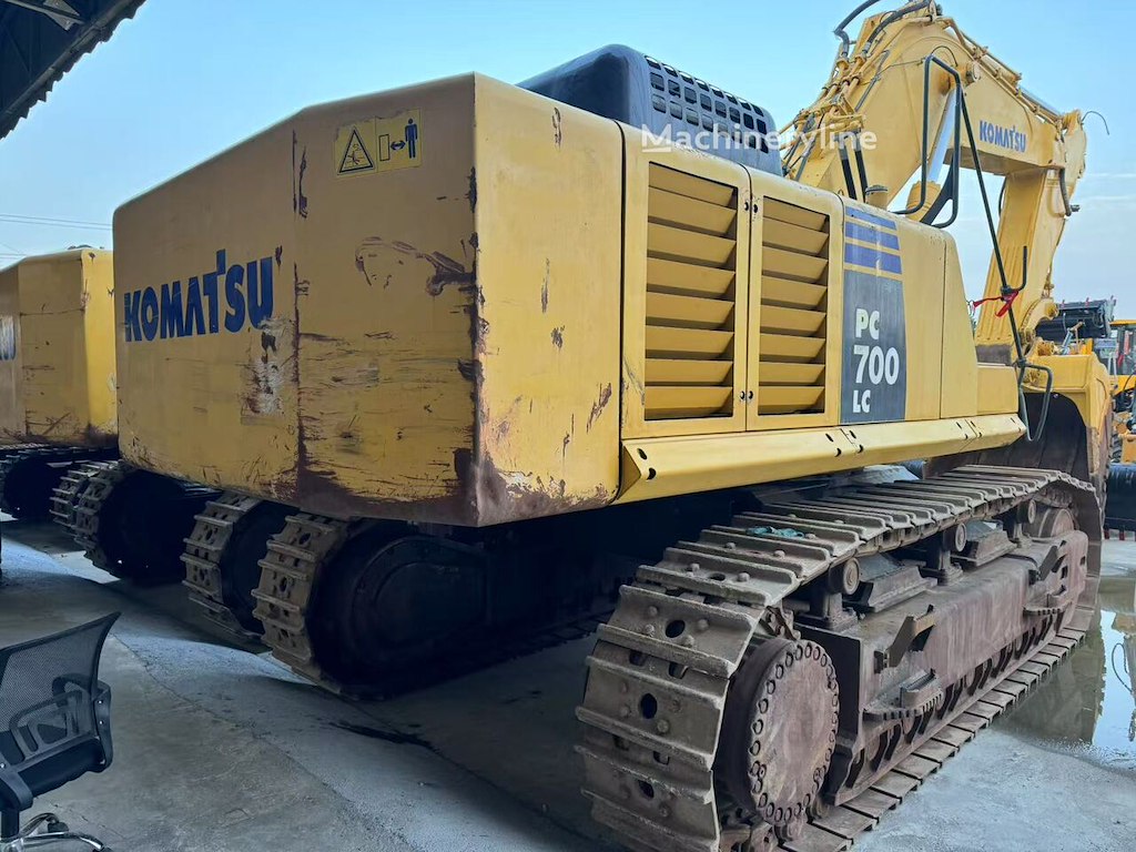 Komatsu PC700 bager guseničar