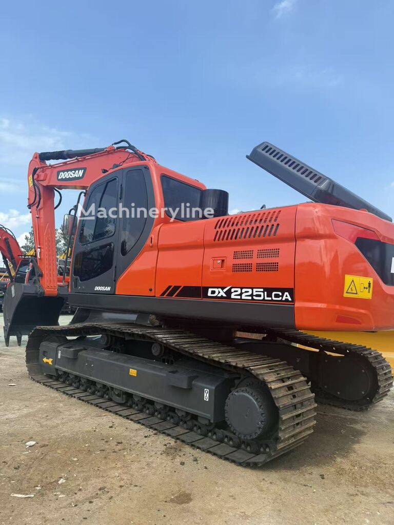 Doosan DX225 bager guseničar