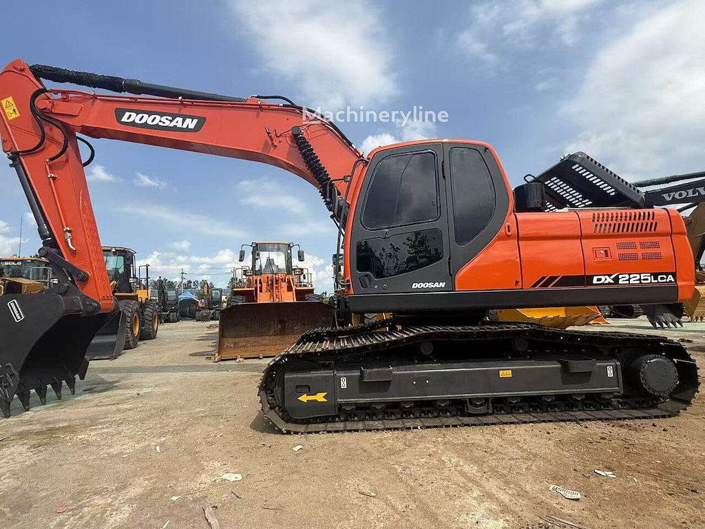 Doosan DX225 bager guseničar