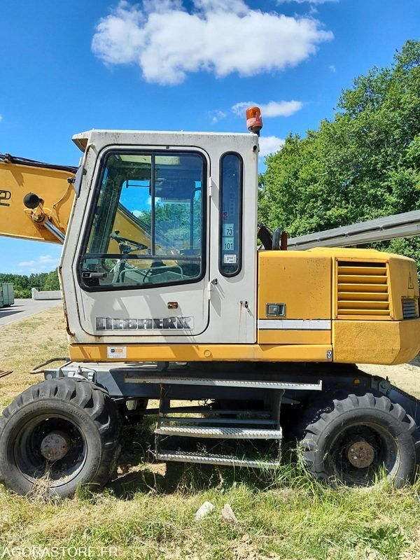 Prodaje se Liebherr A312 bager točkaš na aukciji