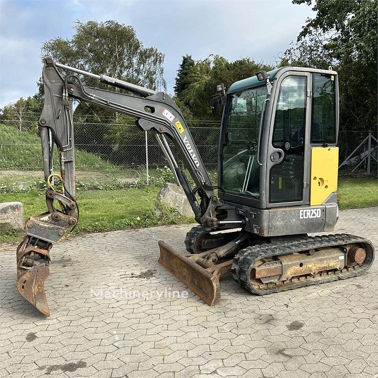Prodaje se Volvo ECR25 D mini bager na aukciji