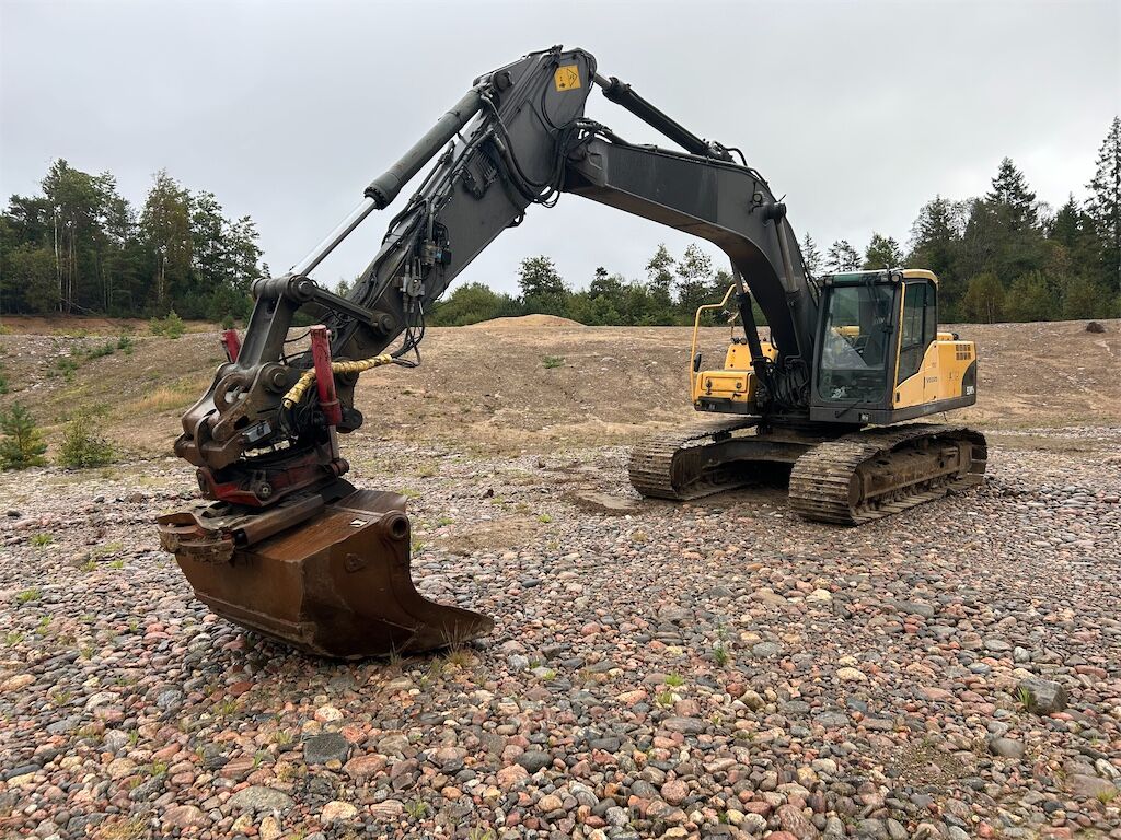 Prodaje se Volvo EC 240 CNL bager guseničar na aukciji