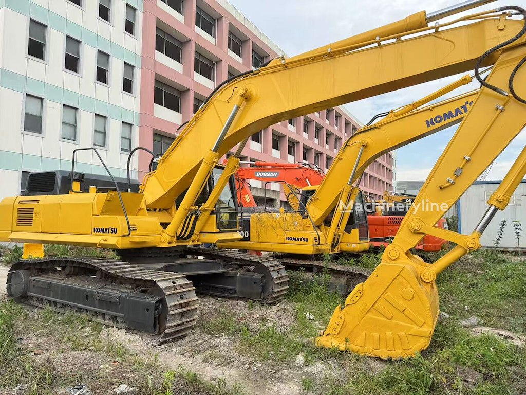 Komatsu PC450-8 bager guseničar