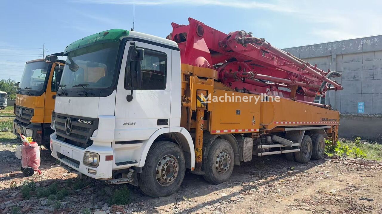 JunJin JXRZ48-51 na šasiji Mercedes-Benz Actros 4141 pumpa za beton