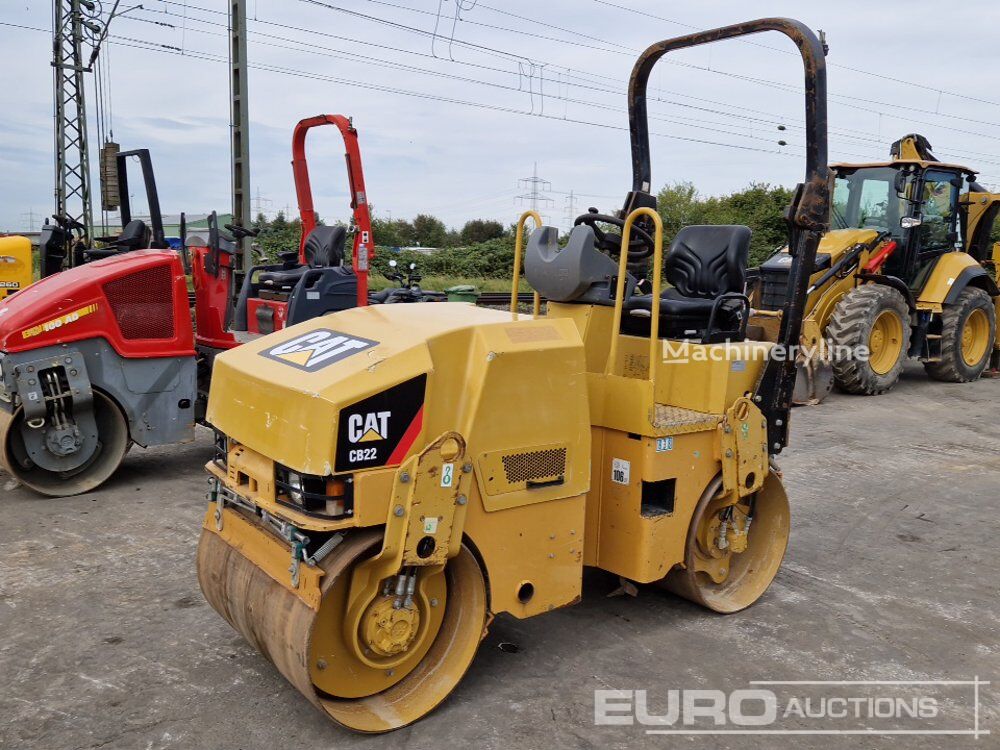Prodaje se Caterpillar CB22 mali valjak na aukciji