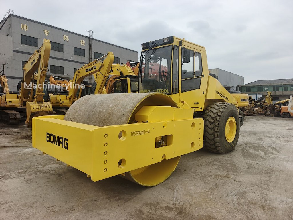 BOMAG BW225 kompaktor s jednim valjkom