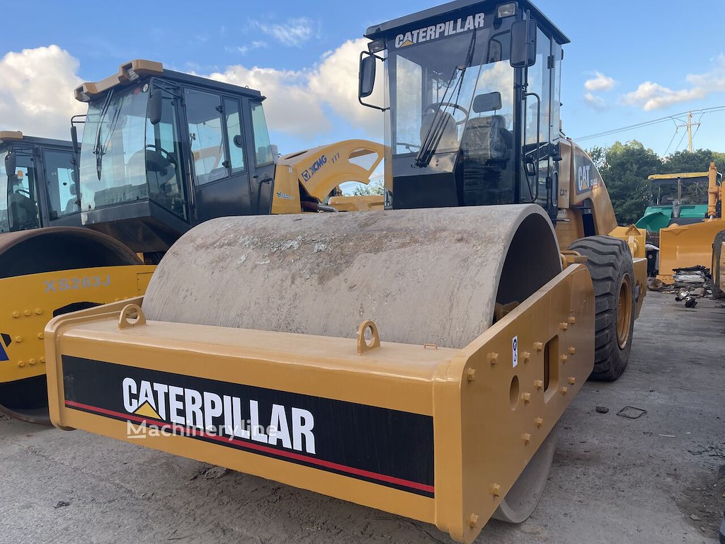Caterpillar CS-683E kompaktor s jednim valjkom