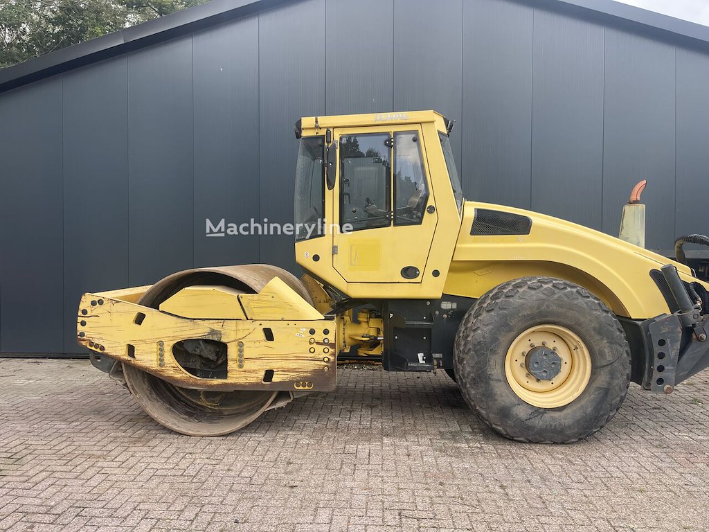 BOMAG Bw 213 kompaktor s jednim valjkom