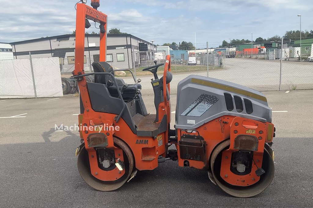 Hamm HD12 VV mali valjak