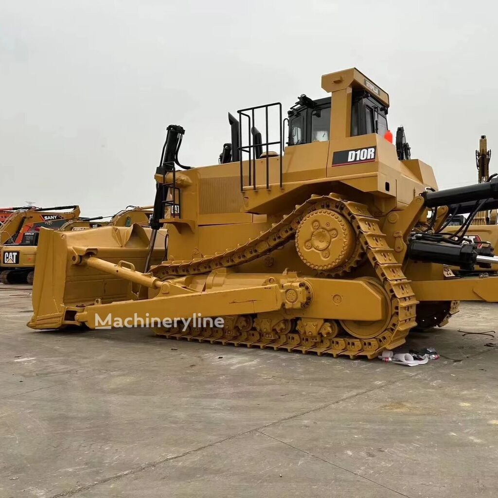Caterpillar D10R buldožer