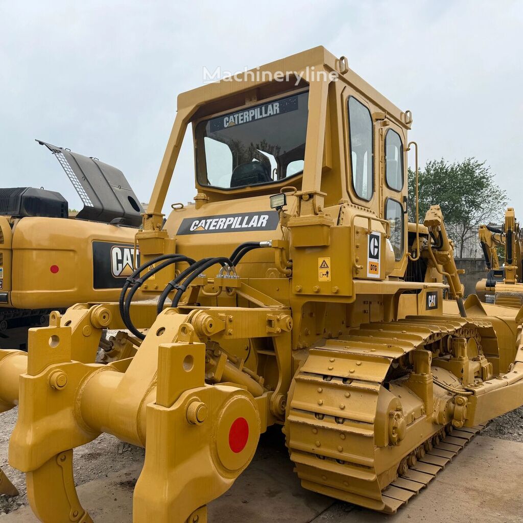 Novi Caterpillar D7G buldožer
