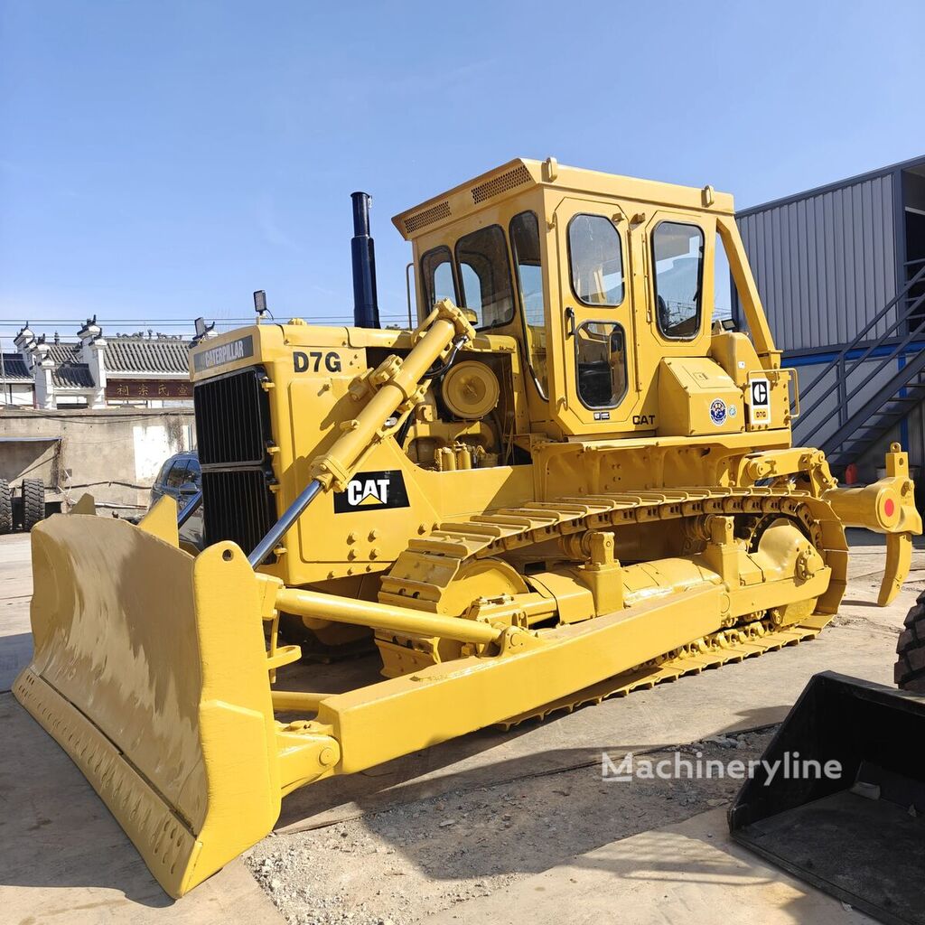 Novi Caterpillar D7G buldožer