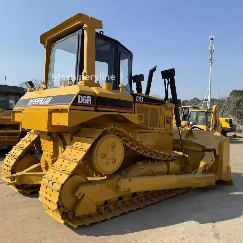 Caterpillar D6R buldožer